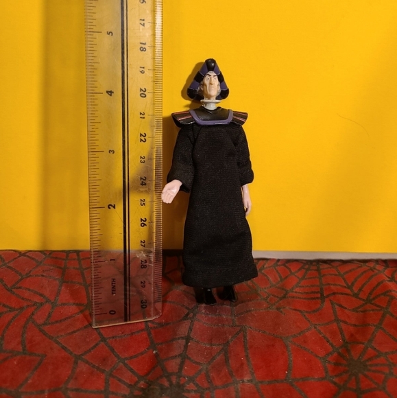 Toys | 1996 Burger King The Hunchback Of Notre Dame Claude Frollo ...